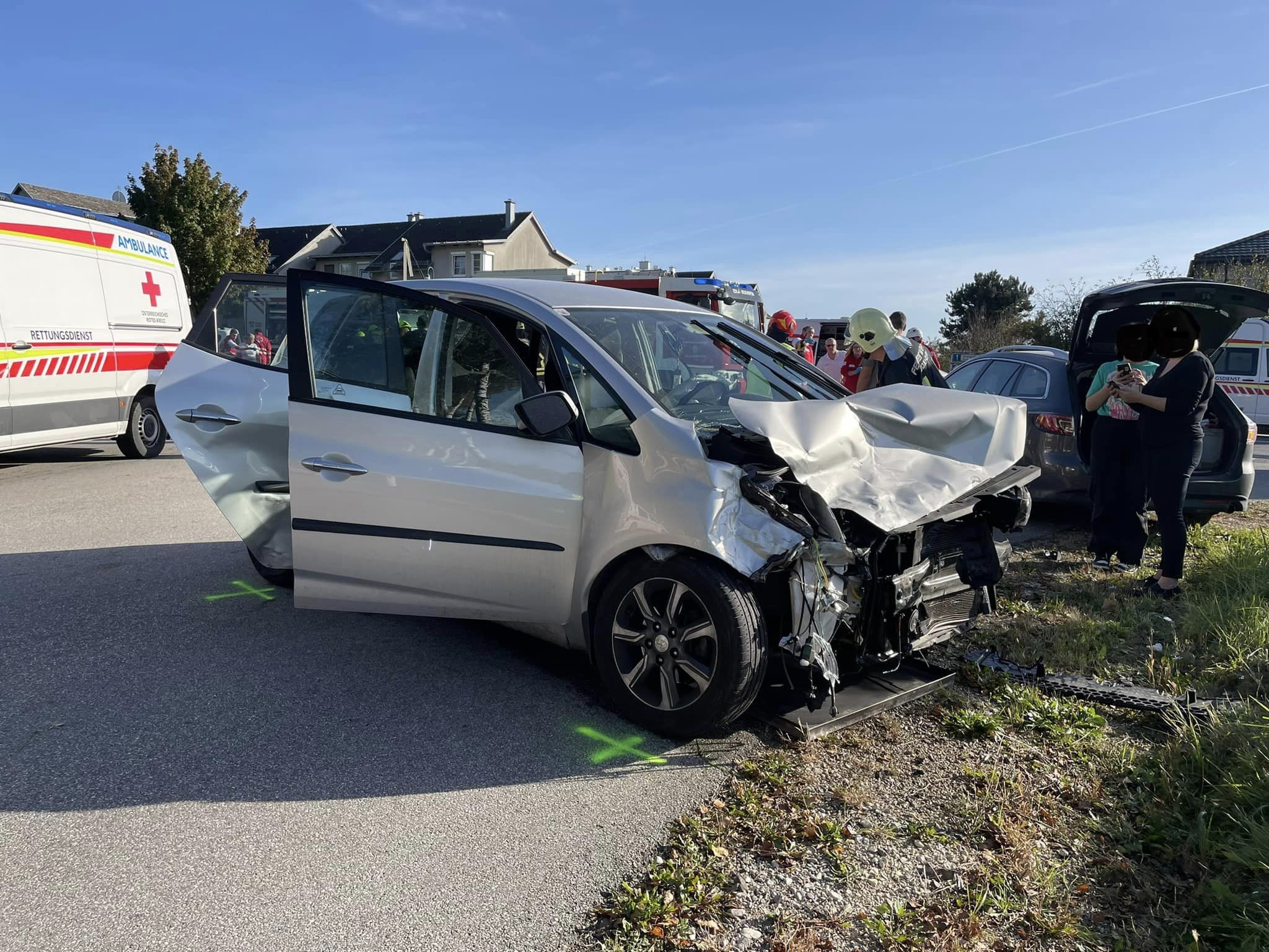 Feuerwehren Edla-Boxhofen und Ulmerfeld-Hausmening zu schwerem Unfall ... Feuerwehren Edla-Boxhofen und Ulmerfeld-Hausmening zu schwerem Unfall ...